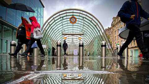 Glaikit - Glasgow Slang Word Meaning | Glasgow Sub Crawl